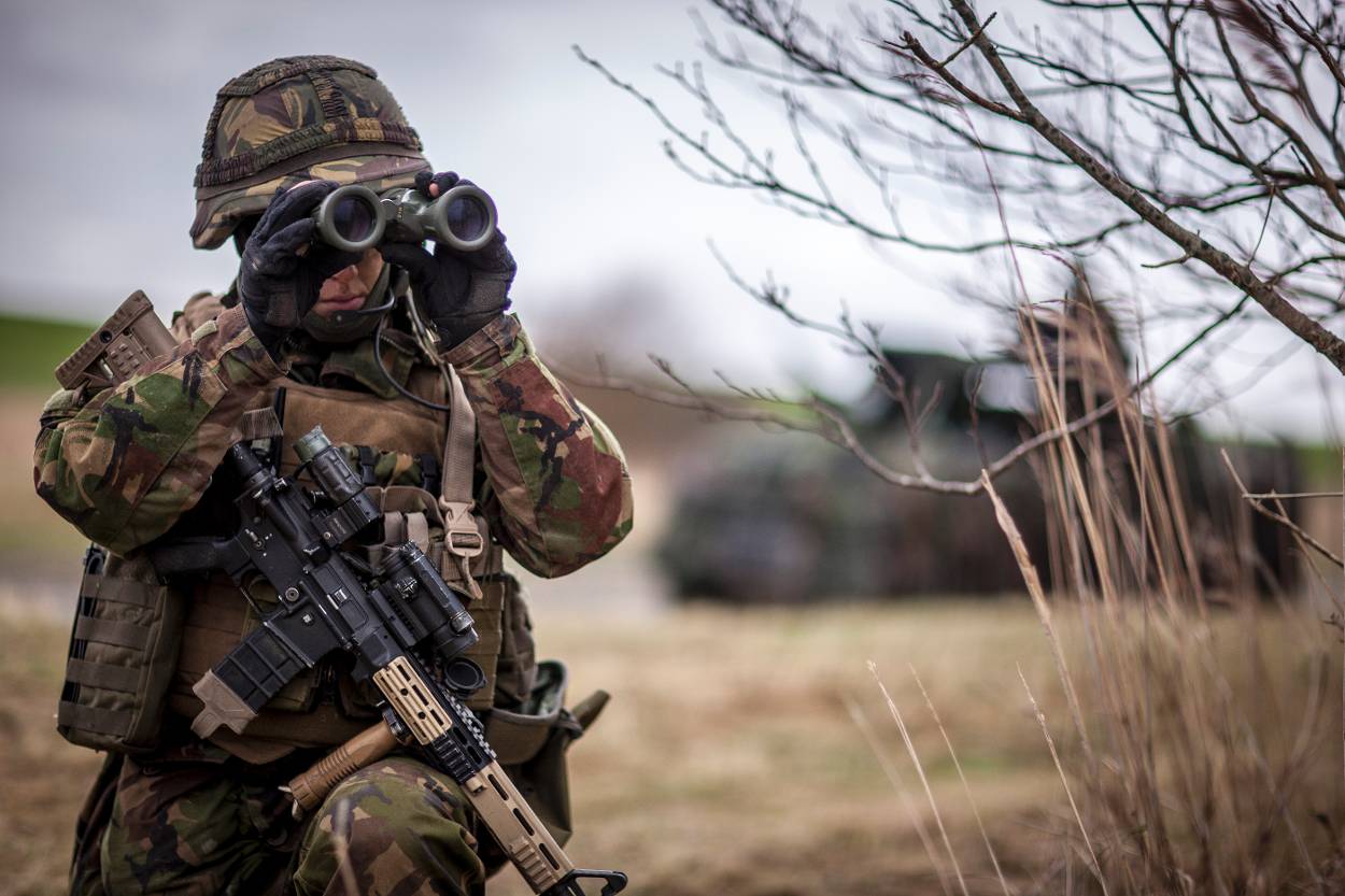 Militaire oefening in het Museumpark Orientalis in Heilig Landstichting